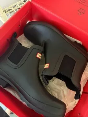 Hunter | Shoes | Nwt Hunter Kids Original Chelsea Boots In Black Us ...